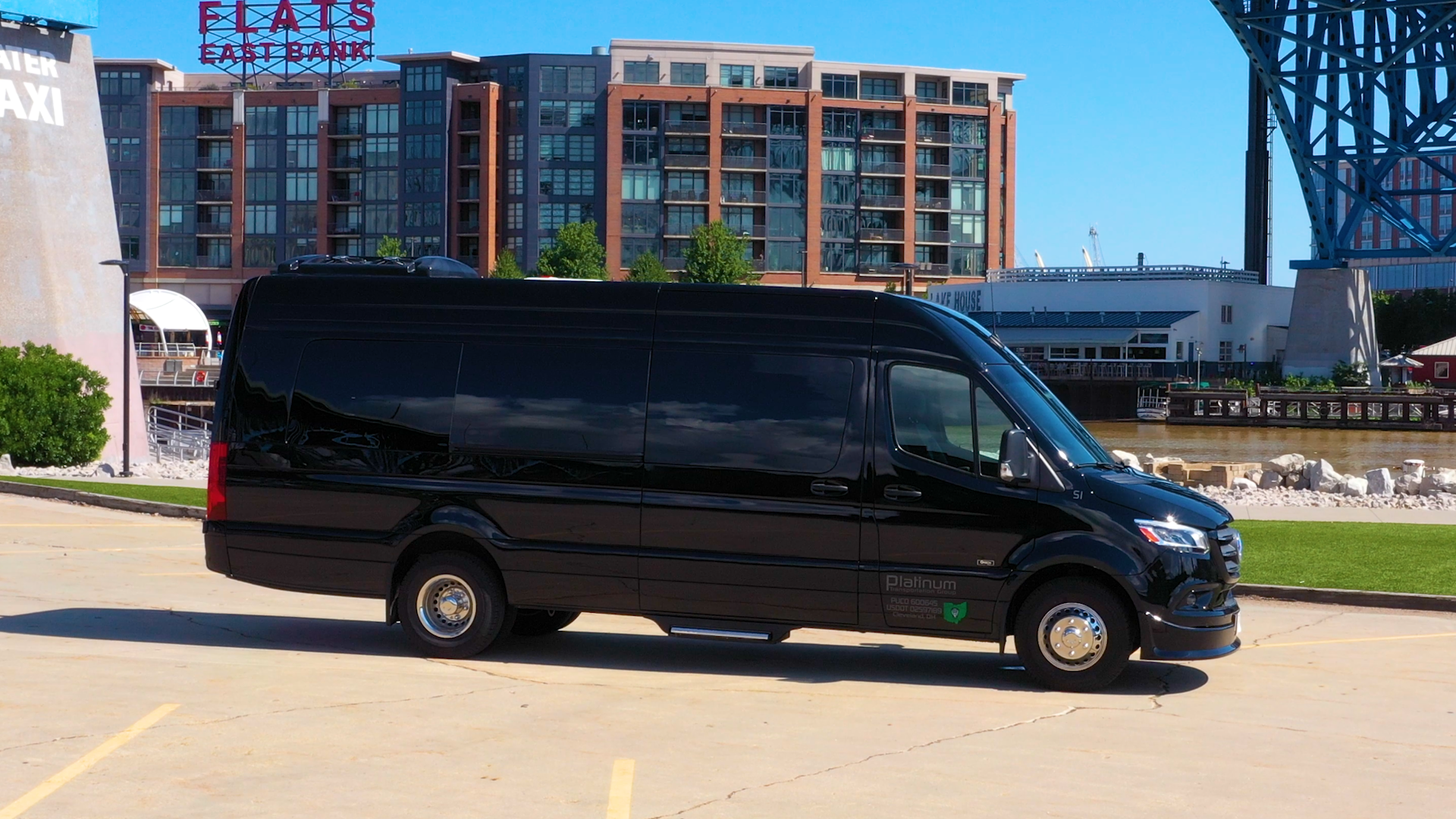 Fleet | Cleveland Party Buses | Cleveland Limousines
